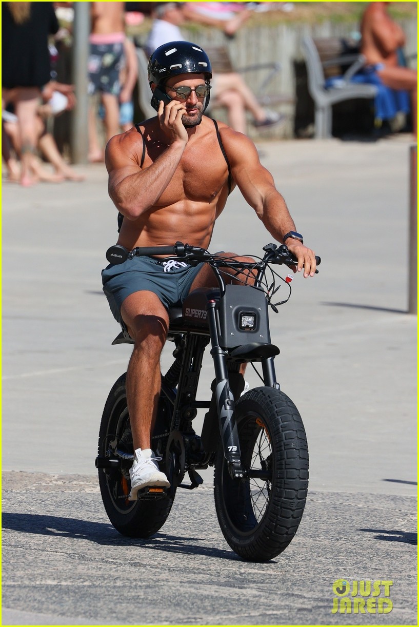 Tim Robards, the First 'Bachelor' in Australia, Bares Buff Body During ...