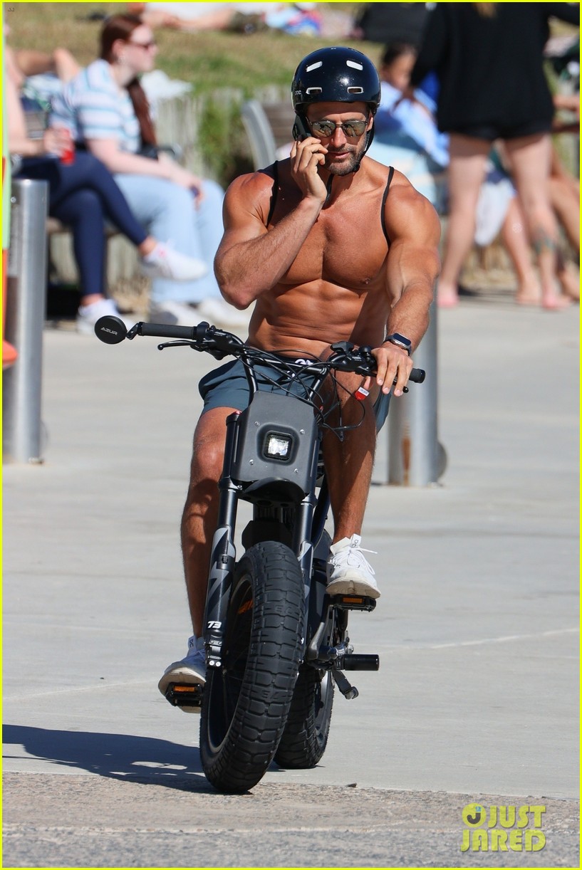 Tim Robards, the First 'Bachelor' in Australia, Bares Buff Body During ...