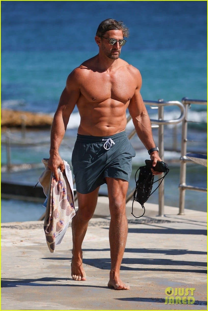 Tim Robards, the First 'Bachelor' in Australia, Bares Buff Body During ...