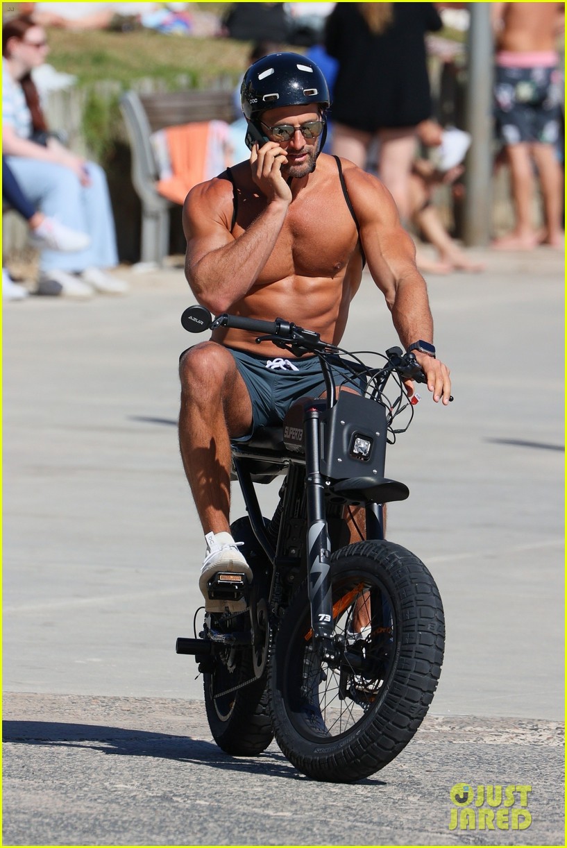 Tim Robards, the First 'Bachelor' in Australia, Bares Buff Body During ...