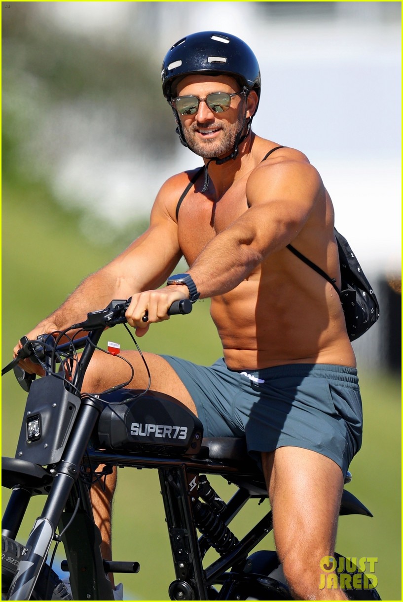 Tim Robards, the First 'Bachelor' in Australia, Bares Buff Body During ...