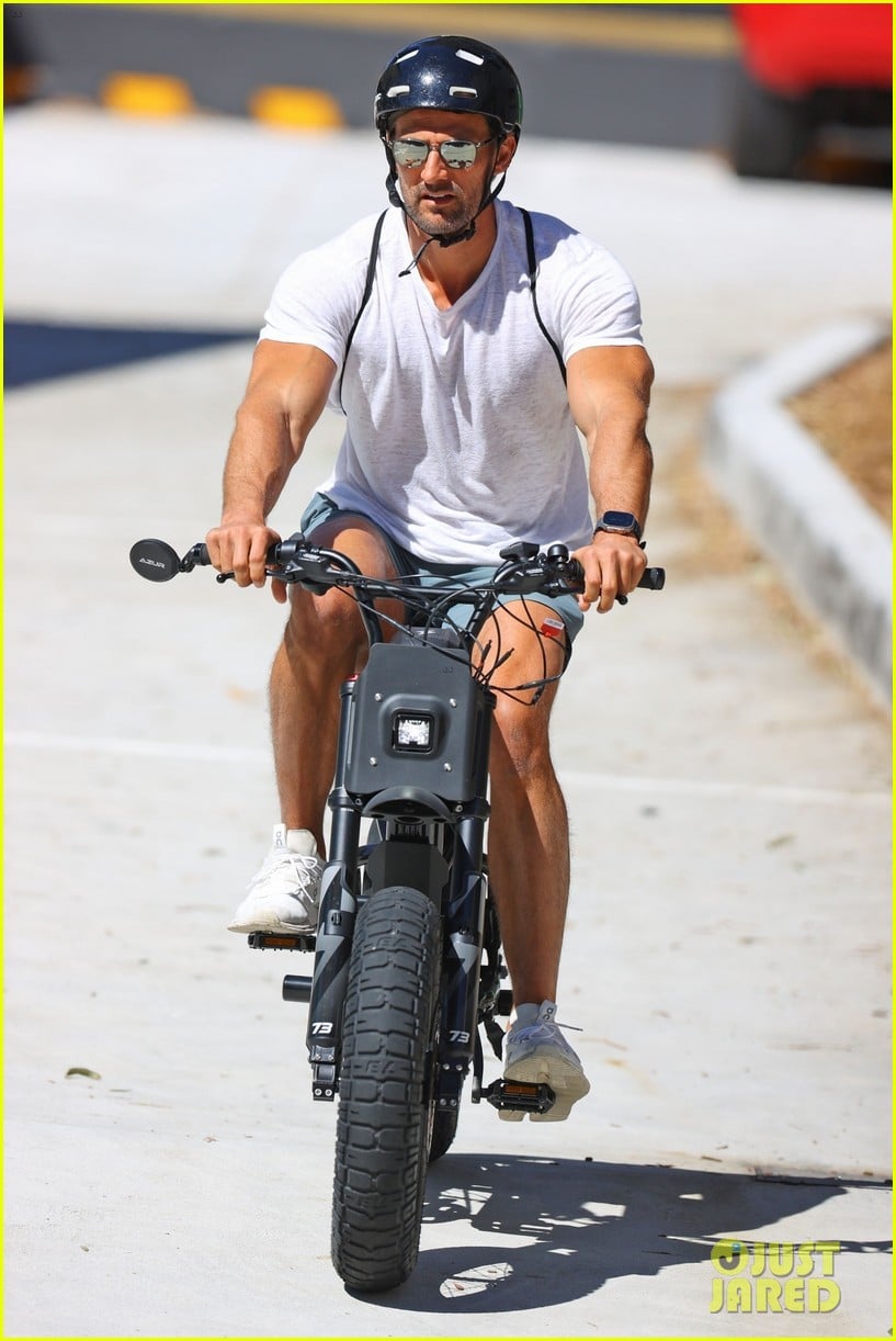 Tim Robards, the First 'Bachelor' in Australia, Bares Buff Body During ...