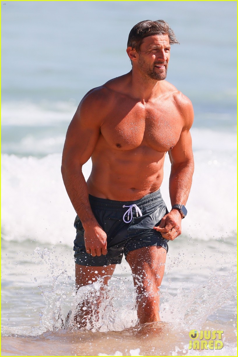 Tim Robards, the First 'Bachelor' in Australia, Bares Buff Body During ...