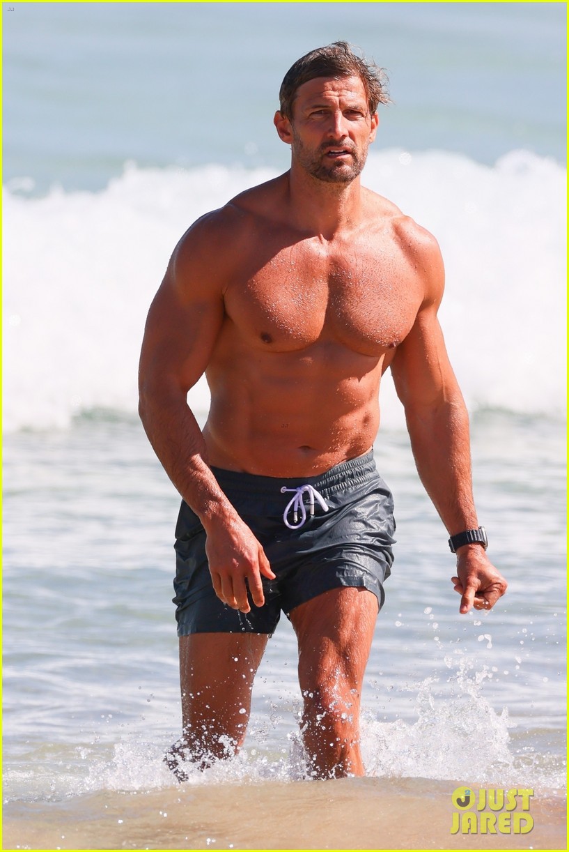 Tim Robards, the First 'Bachelor' in Australia, Bares Buff Body During ...