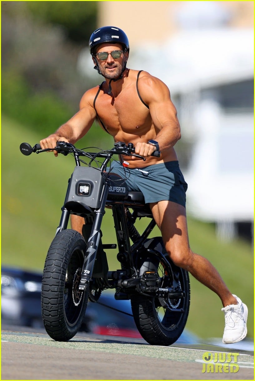 Tim Robards, the First 'Bachelor' in Australia, Bares Buff Body During ...