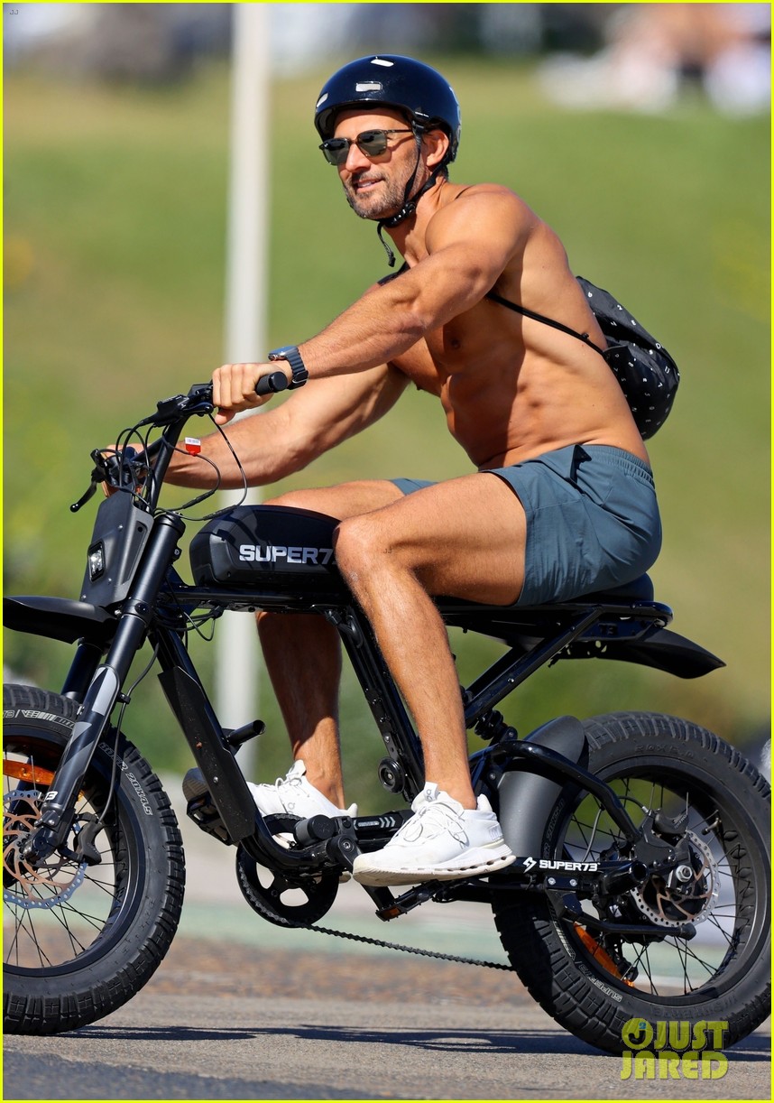 Tim Robards, the First 'Bachelor' in Australia, Bares Buff Body During ...