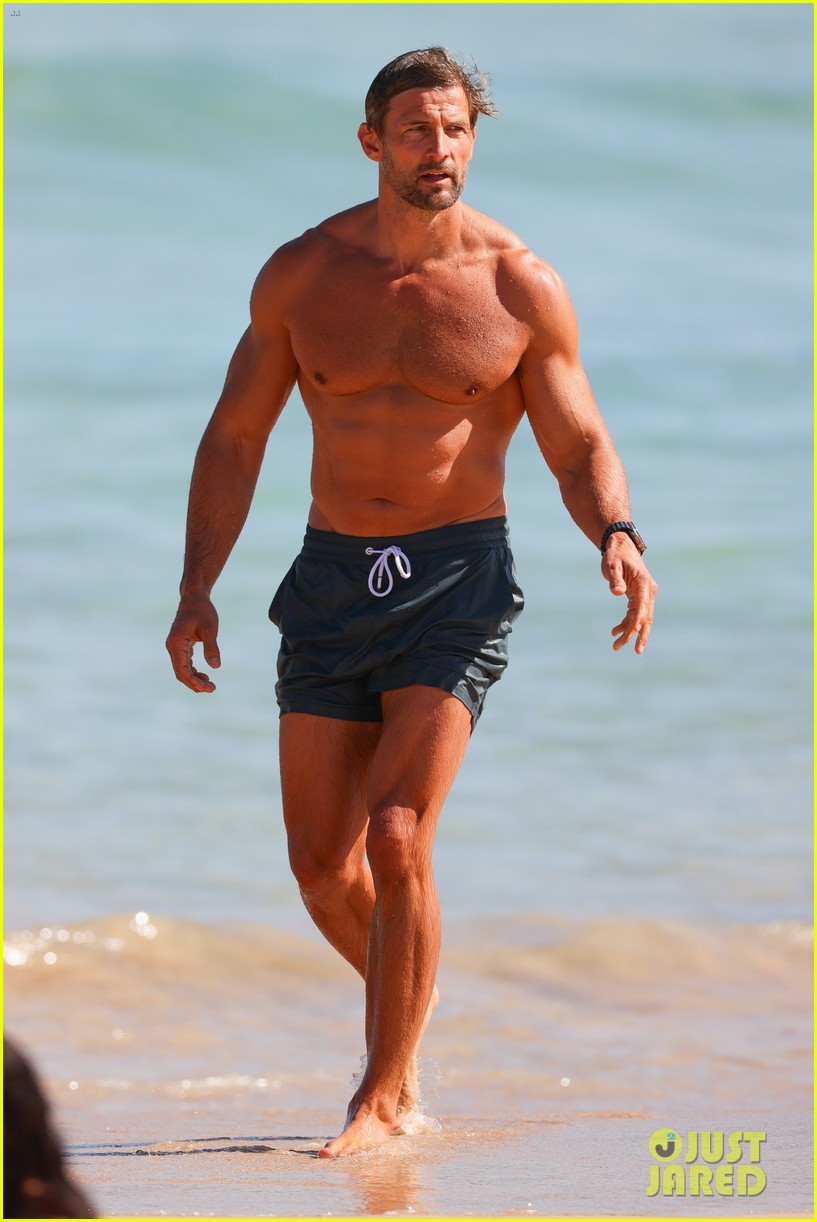 Tim Robards, the First 'Bachelor' in Australia, Bares Buff Body During ...