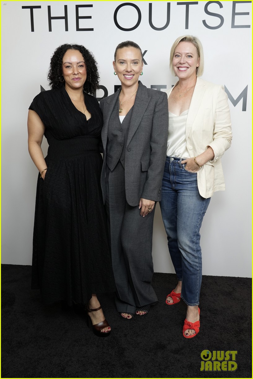 Scarlett Johansson Goes Chic With A Gray Suit For Launch Of Her ...