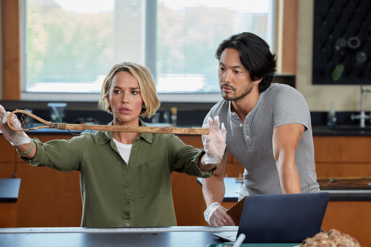 Zach Roerig Makes His Hallmark Channel Debut in 'Love In The Great ...