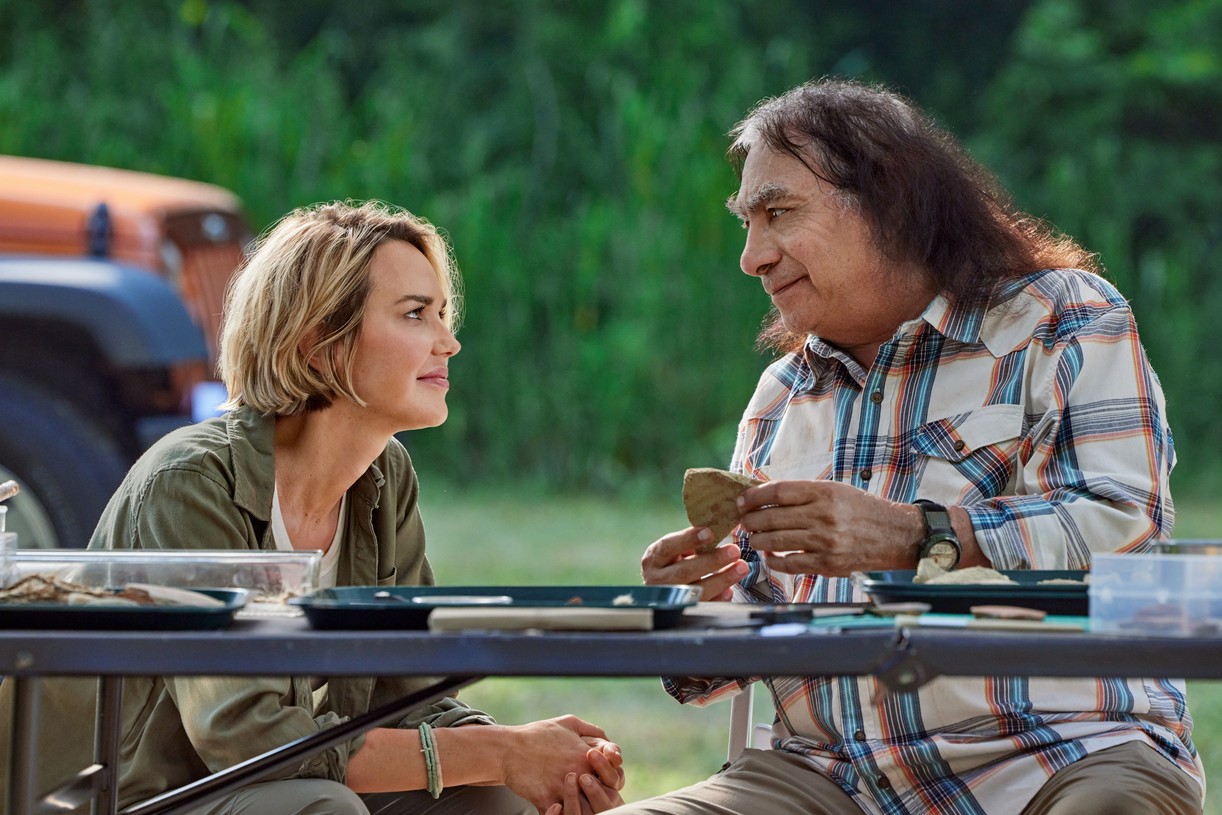 Zach Roerig Makes His Hallmark Channel Debut in 'Love In The Great ...