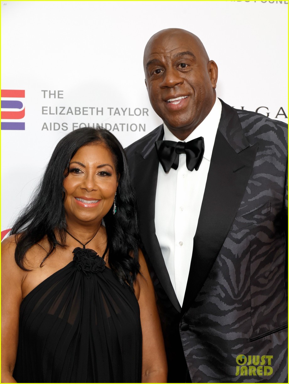 Angela Bassett & Courtney B. Vance Honor Magic Johnson & Wife Cookie at ...