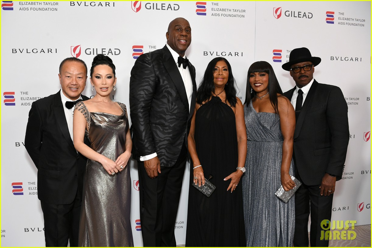 Angela Bassett & Courtney B. Vance Honor Magic Johnson & Wife Cookie at ...