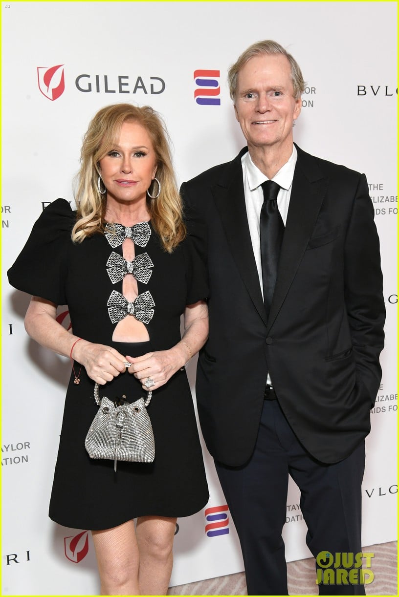 Angela Bassett & Courtney B. Vance Honor Magic Johnson & Wife Cookie at ...