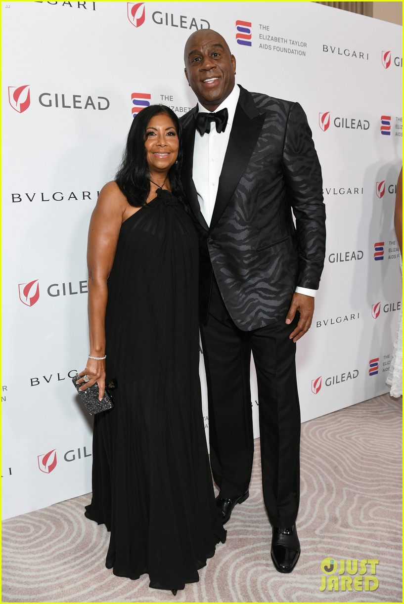 Angela Bassett & Courtney B. Vance Honor Magic Johnson & Wife Cookie at ...