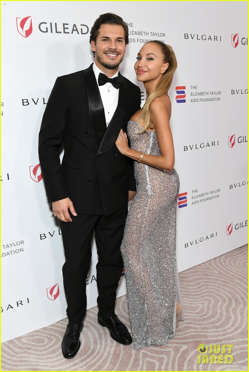 Angela Bassett & Courtney B. Vance Honor Magic Johnson & Wife Cookie at ...