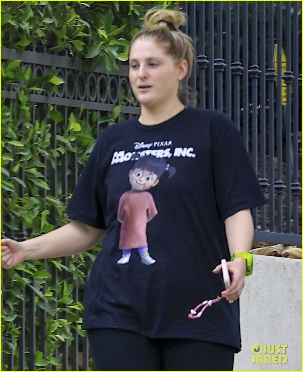 Meghan Trainor Goes for Post-Workout Walk with Mom Kelli in L.A.: Photo ...