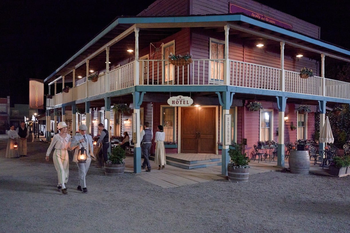 Hope Valley Gets A Town Radio in Hallmark Channel's 'When Calls The ...