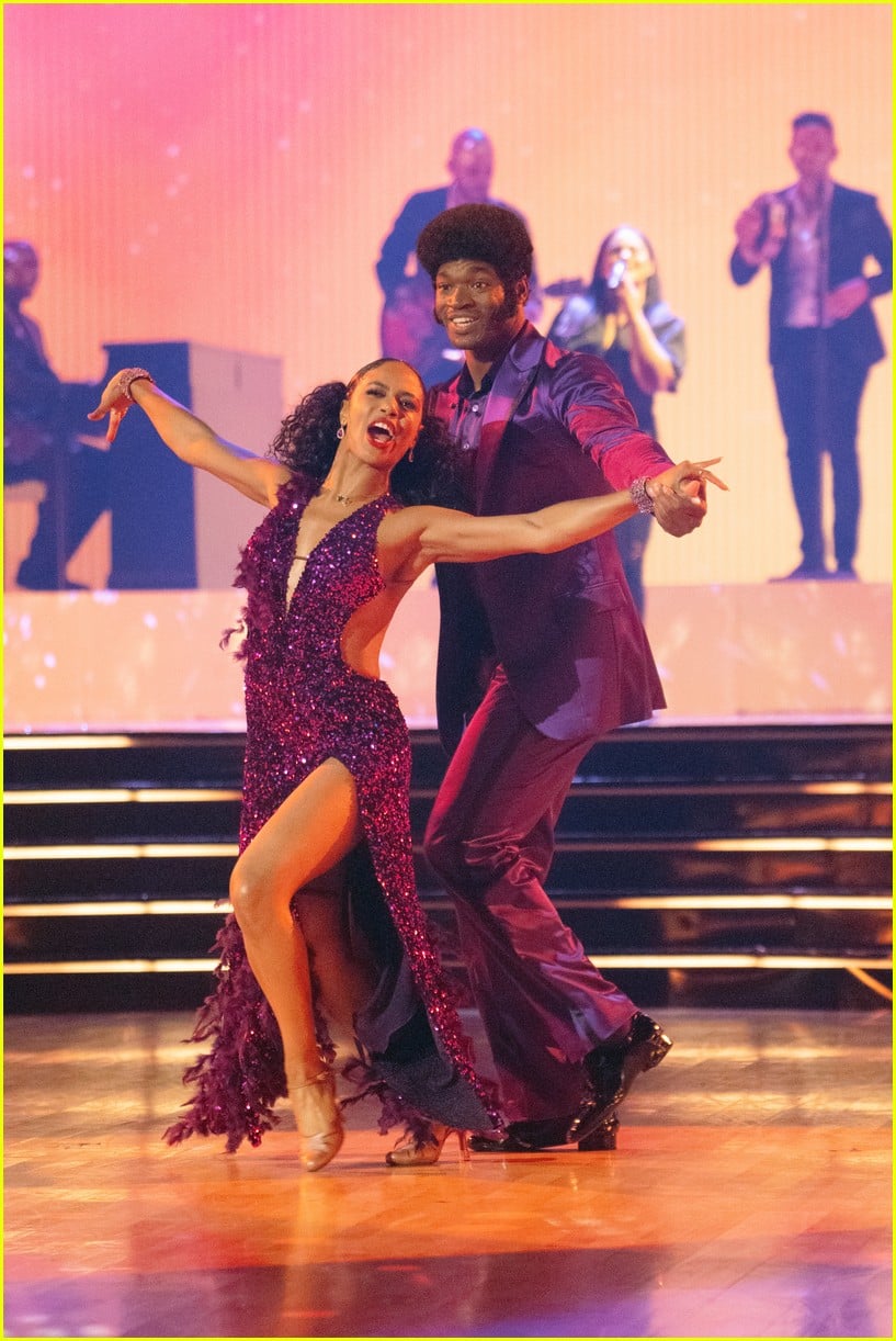 Adrian Peterson Talks Challenges of 'Dancing With the Stars,' Getting ...