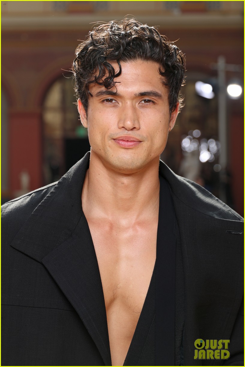 Andrew Garfield & Florence Pugh Go Pink for Valentino Fashion Show With ...