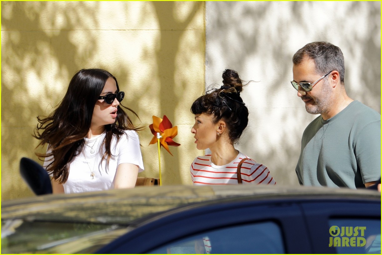 Ana De Armas Reunites With Her Friends in Madrid - Here's Who Joined ...