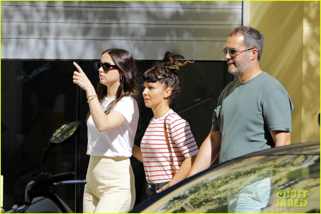 Ana De Armas Reunites With Her Friends in Madrid - Here's Who Joined ...