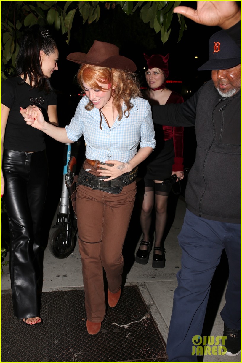 Billie Eilish Hangs Out with Her Ex Jesse Rutherford's Ex-Girlfriend at ...