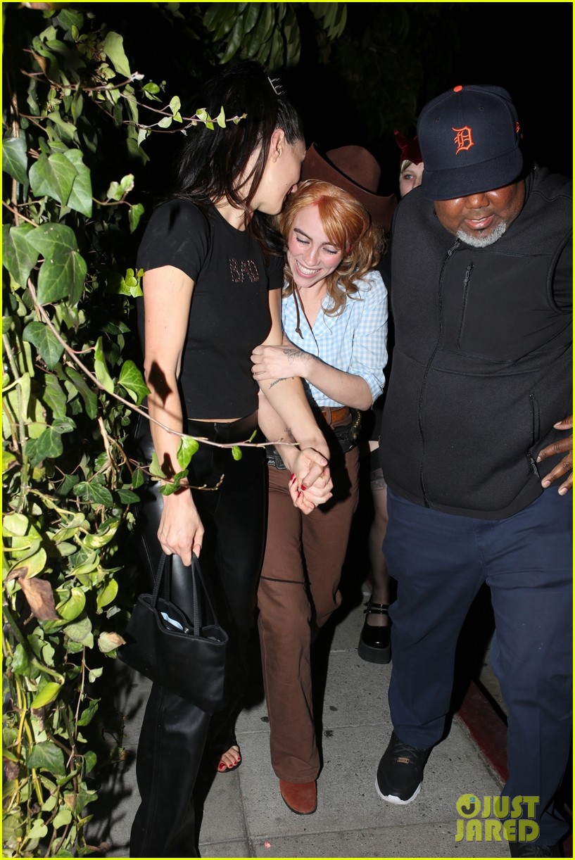 Billie Eilish Hangs Out with Her Ex Jesse Rutherford's Ex-Girlfriend at ...