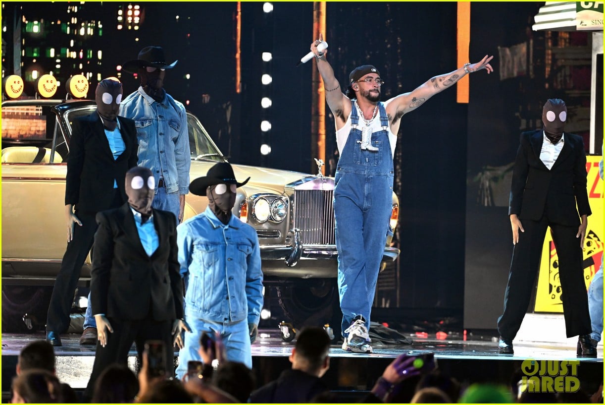 Bad Bunny & Karol G Win Big at Billboard Latin Music Awards 2023: Photo ...