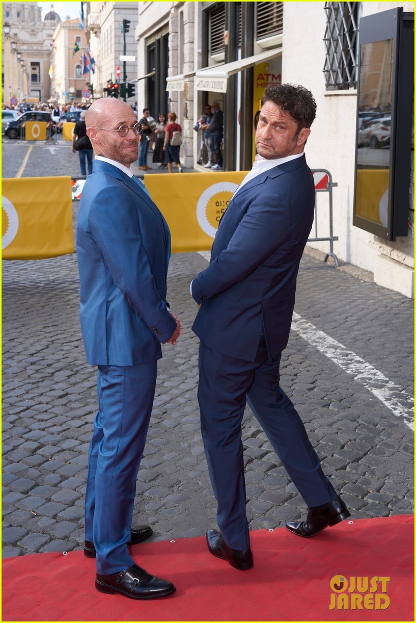 Gerard Butler Presents BFF Oliver Trevena with Breakout Actor Award at ...