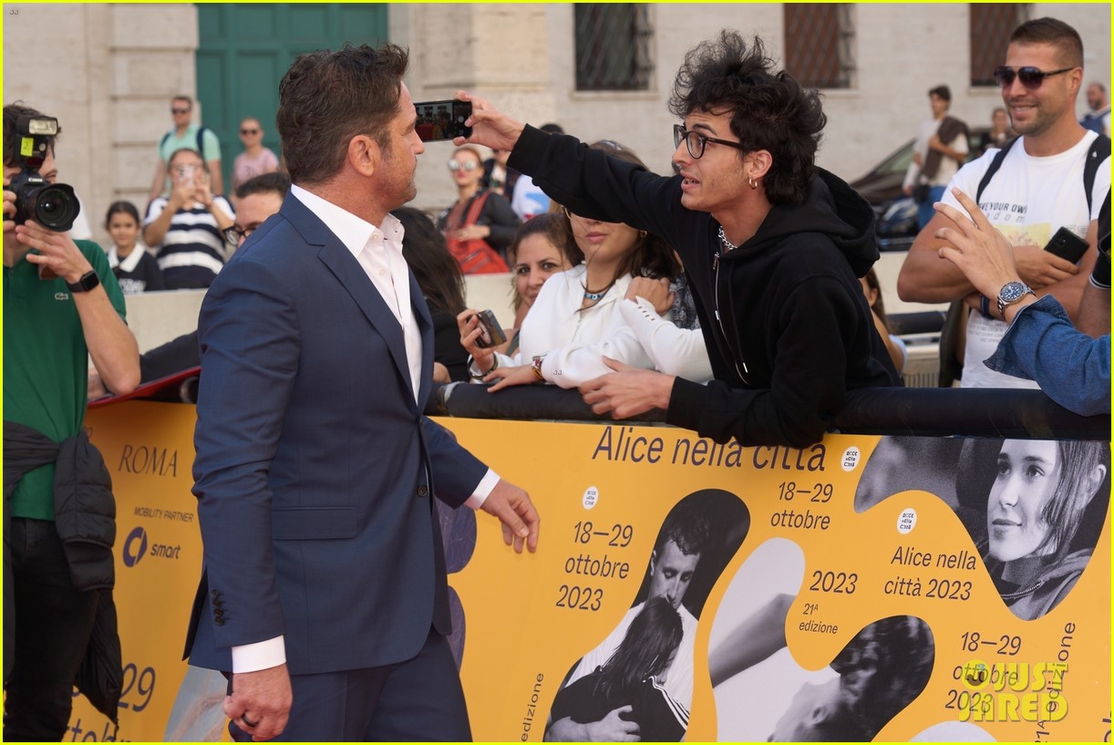 Gerard Butler Presents BFF Oliver Trevena with Breakout Actor Award at ...