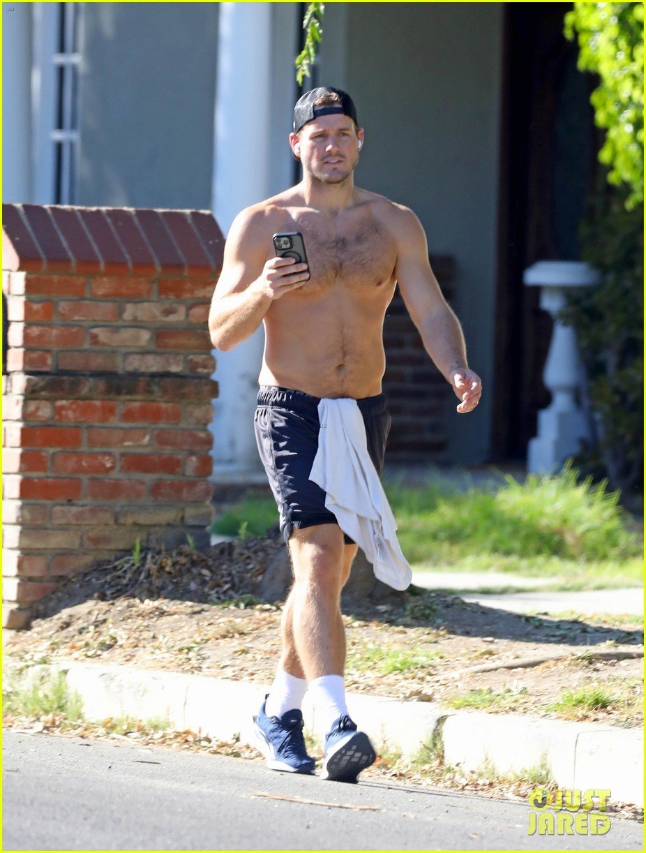 Colton Underwood Goes Shirtless for Walk Around His L.A. Neighborhood ...