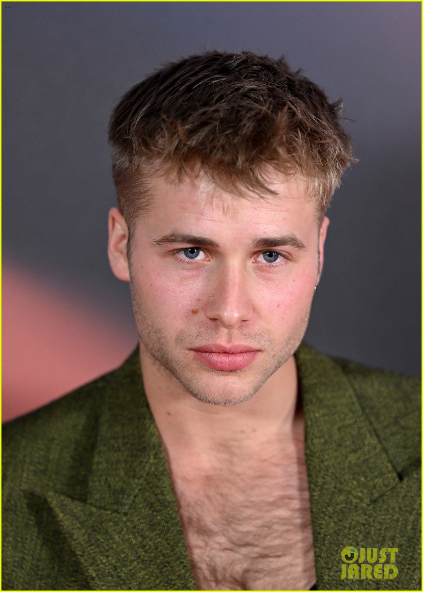 America Ferrera, Ariana DeBose, & More Honored at Glamour Women of the ...