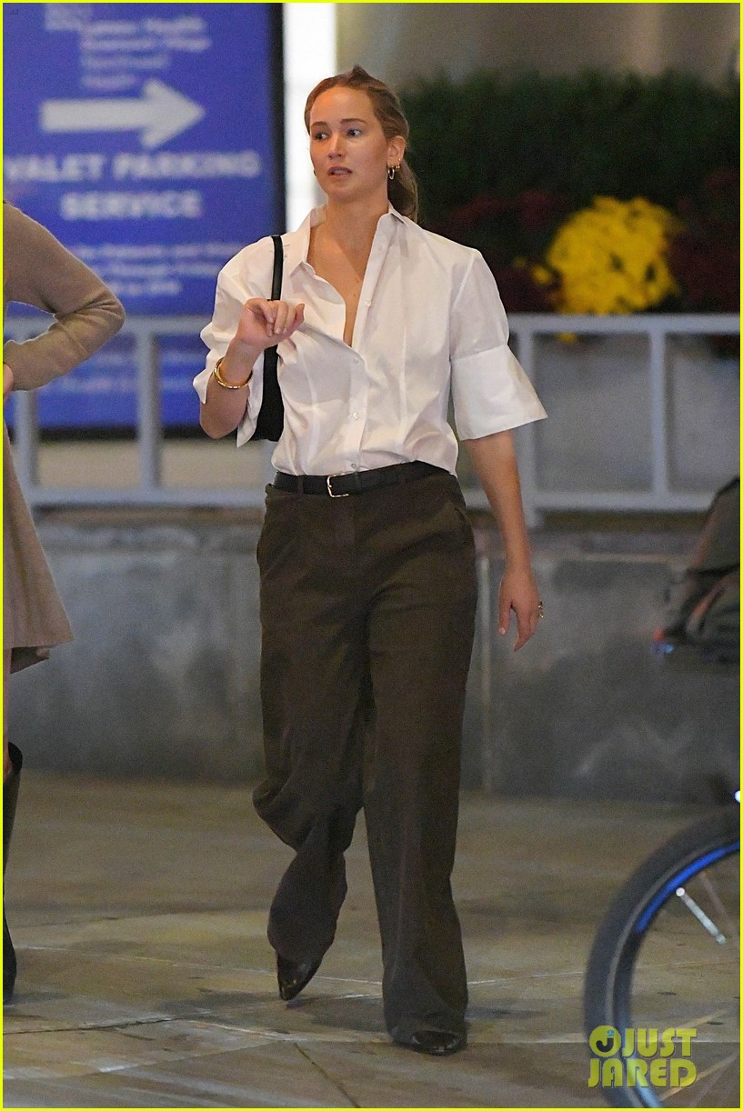 Jennifer Lawrence Steps Out for the Night with a Friend in NYC: Photo ...
