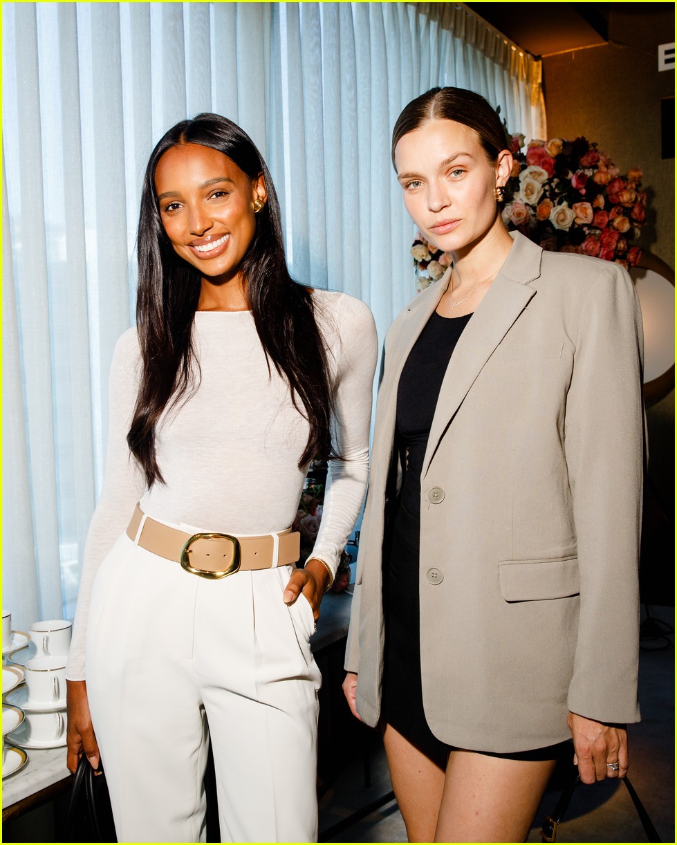 Jennifer Lopez Celebrates the Launch of Her New Intimissimi Collection ...