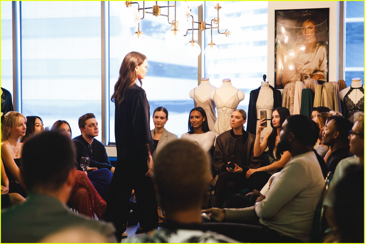 Jennifer Lopez Celebrates the Launch of Her New Intimissimi Collection ...