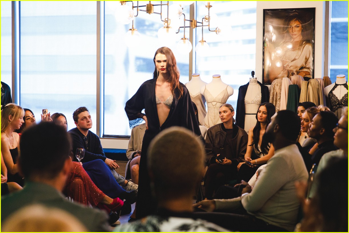 Jennifer Lopez Celebrates the Launch of Her New Intimissimi Collection ...