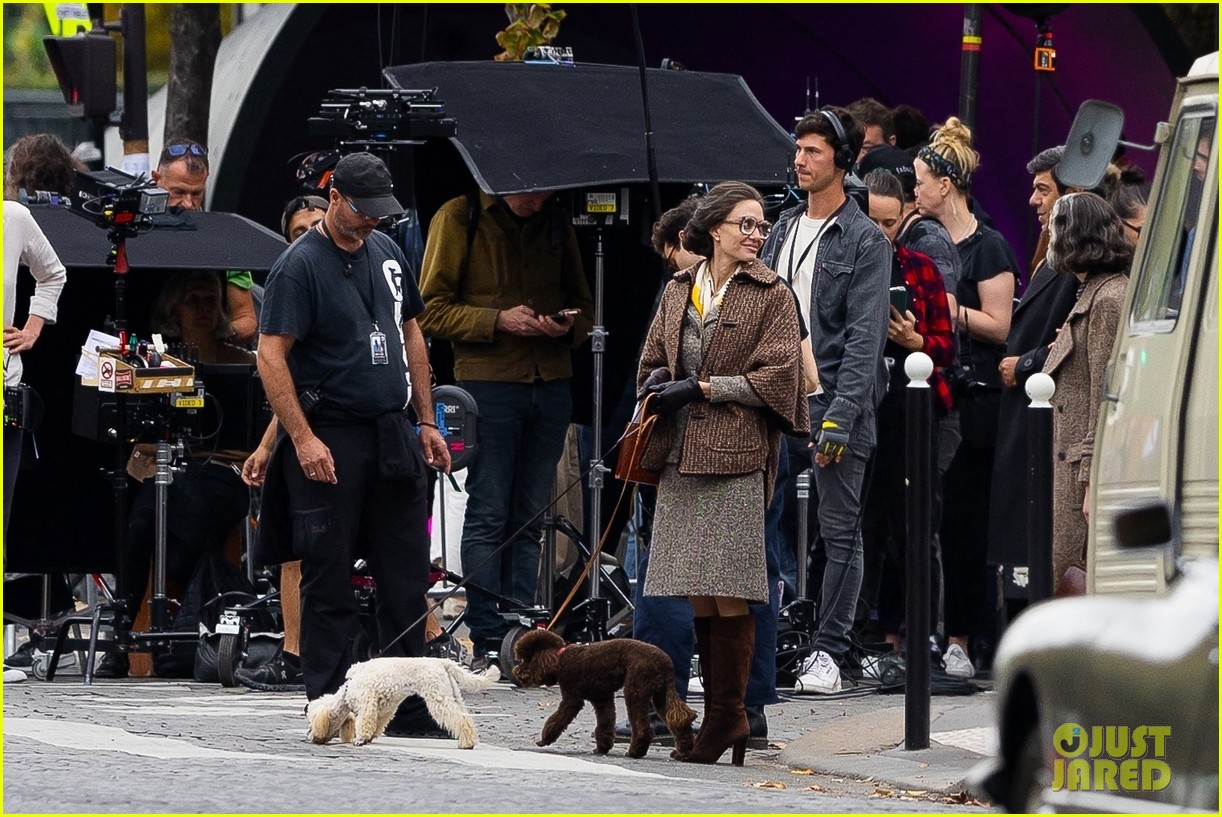 Angelina Jolie Walks Dogs in Character on 'Maria' Set, Films on Iconic ...
