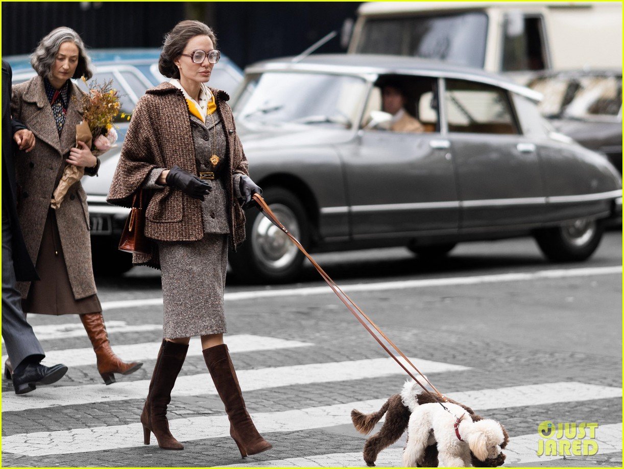 Angelina Jolie Walks Dogs in Character on 'Maria' Set, Films on Iconic ...