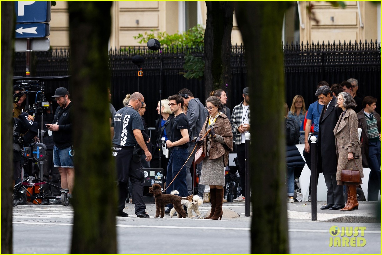 Angelina Jolie Walks Dogs in Character on 'Maria' Set, Films on Iconic ...