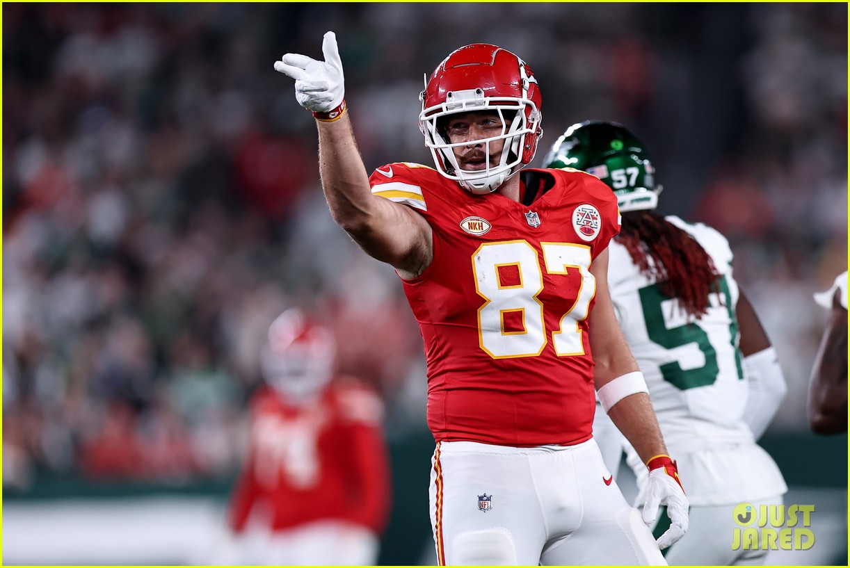 Best Photos of Travis Kelce Playing in Second NFL Game with Taylor ...