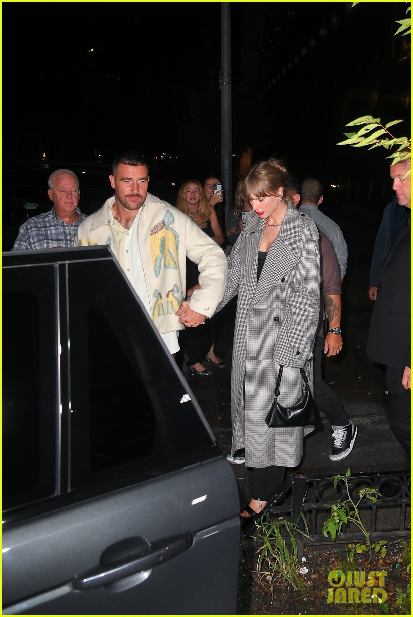Taylor Swift & Travis Kelce Hold Hands & Join Stars at 'SNL' After Party - See Every Photo ...