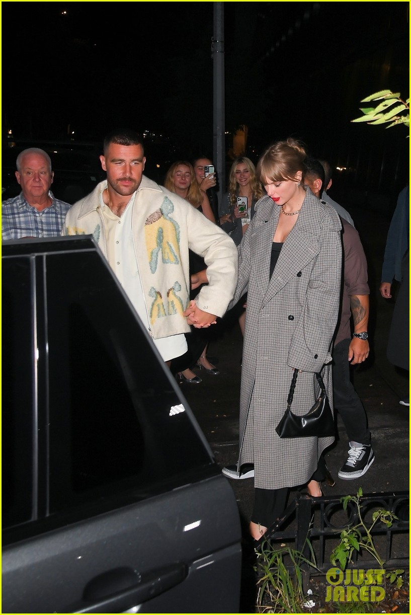 Taylor Swift & Travis Kelce Hold Hands & Join Stars at 'SNL' After Party - See Every Photo ...
