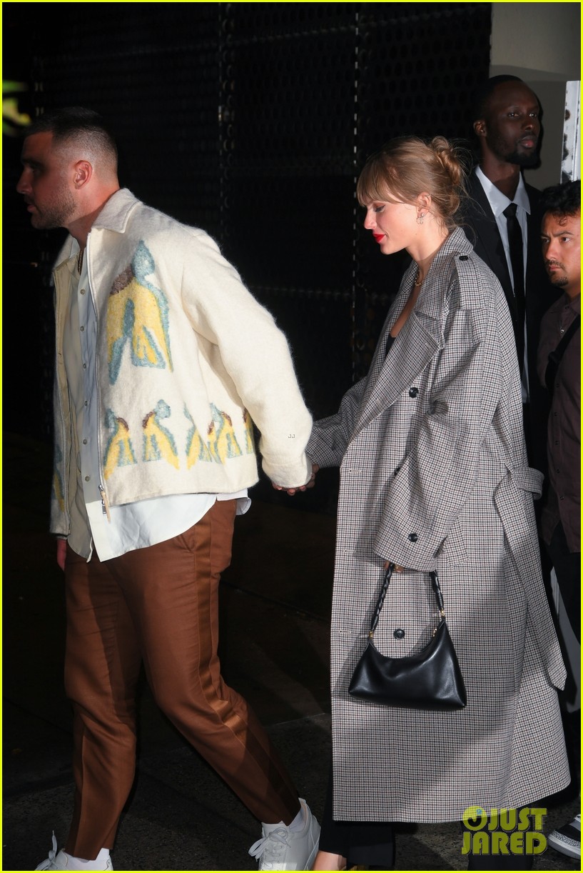 Taylor Swift & Travis Kelce Hold Hands & Join Stars at 'SNL' After Party - See Every Photo ...