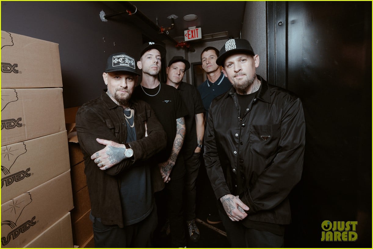 Cameron Diaz & Nicole Richie Support Their Husband Benji & Joel Madden ...