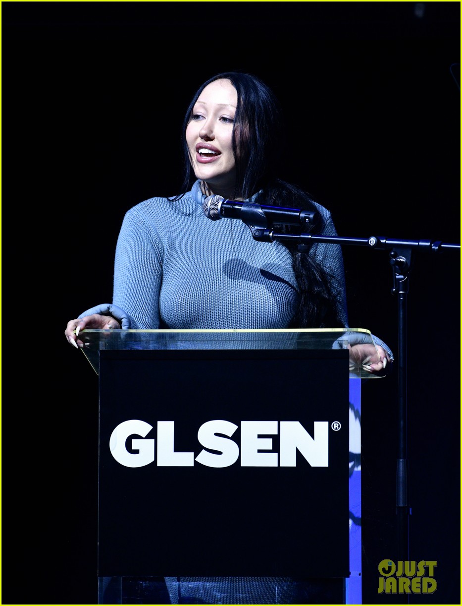Noah Cyrus Channels Rapunzel with Floor-Length Hair at GLSEN Event ...