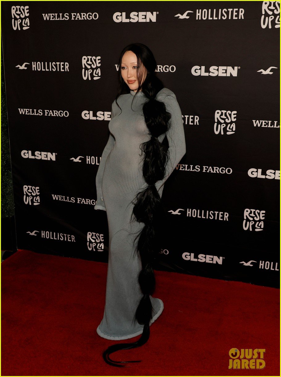 Noah Cyrus Channels Rapunzel with Floor-Length Hair at GLSEN Event ...