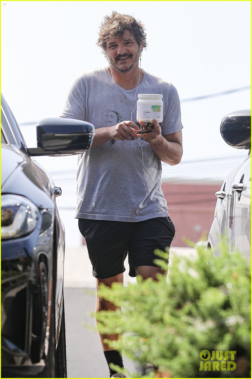 Pedro Pascal Heads to the Gym, Brings His Creatine Supplement!: Photo ...