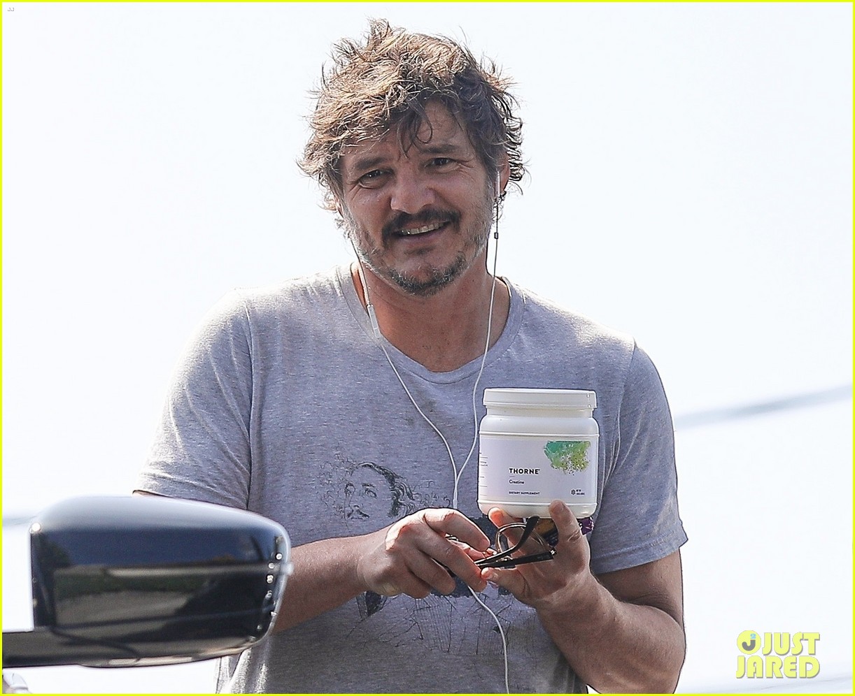 Pedro Pascal Heads to the Gym, Brings His Creatine Supplement!: Photo ...