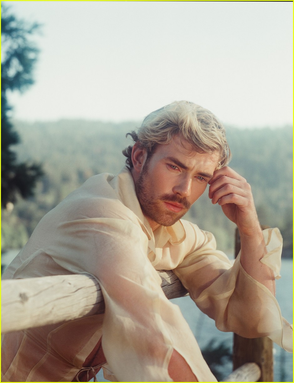 Glamorous' Zane Phillips Strips Shirtless Down to His Underwear, Shows Off His Amazing Physique ...