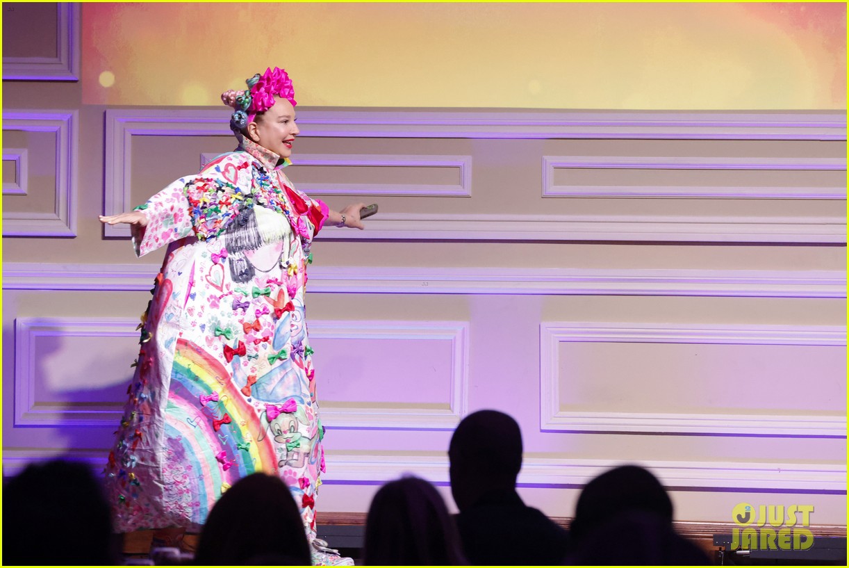 Sia Reveals She Got a Face Lift, Shows It Off & Publicly Praises Her ...